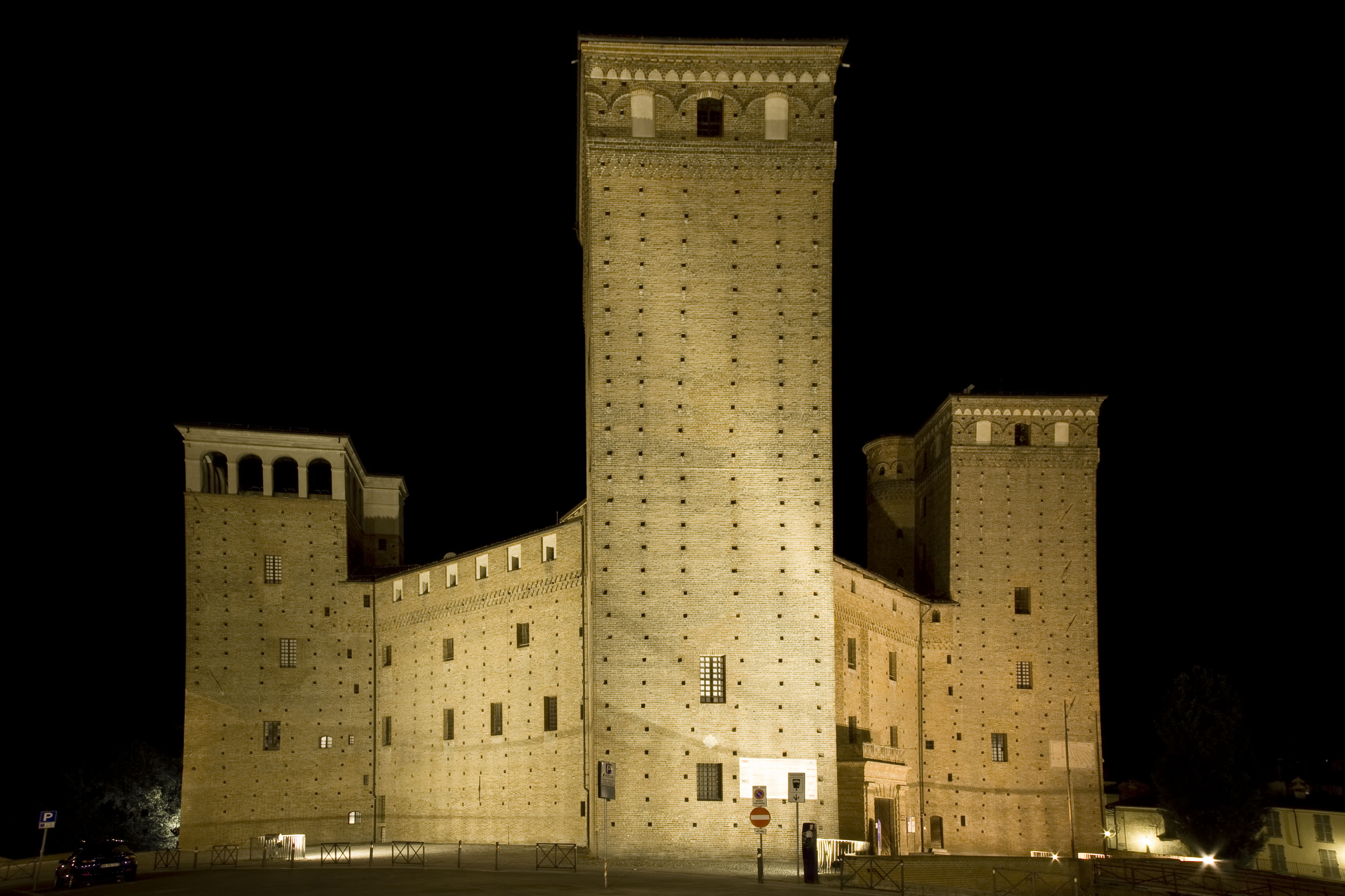 Visite guidate al Castello di Fossano Visite guidate al Castello di Fossano
