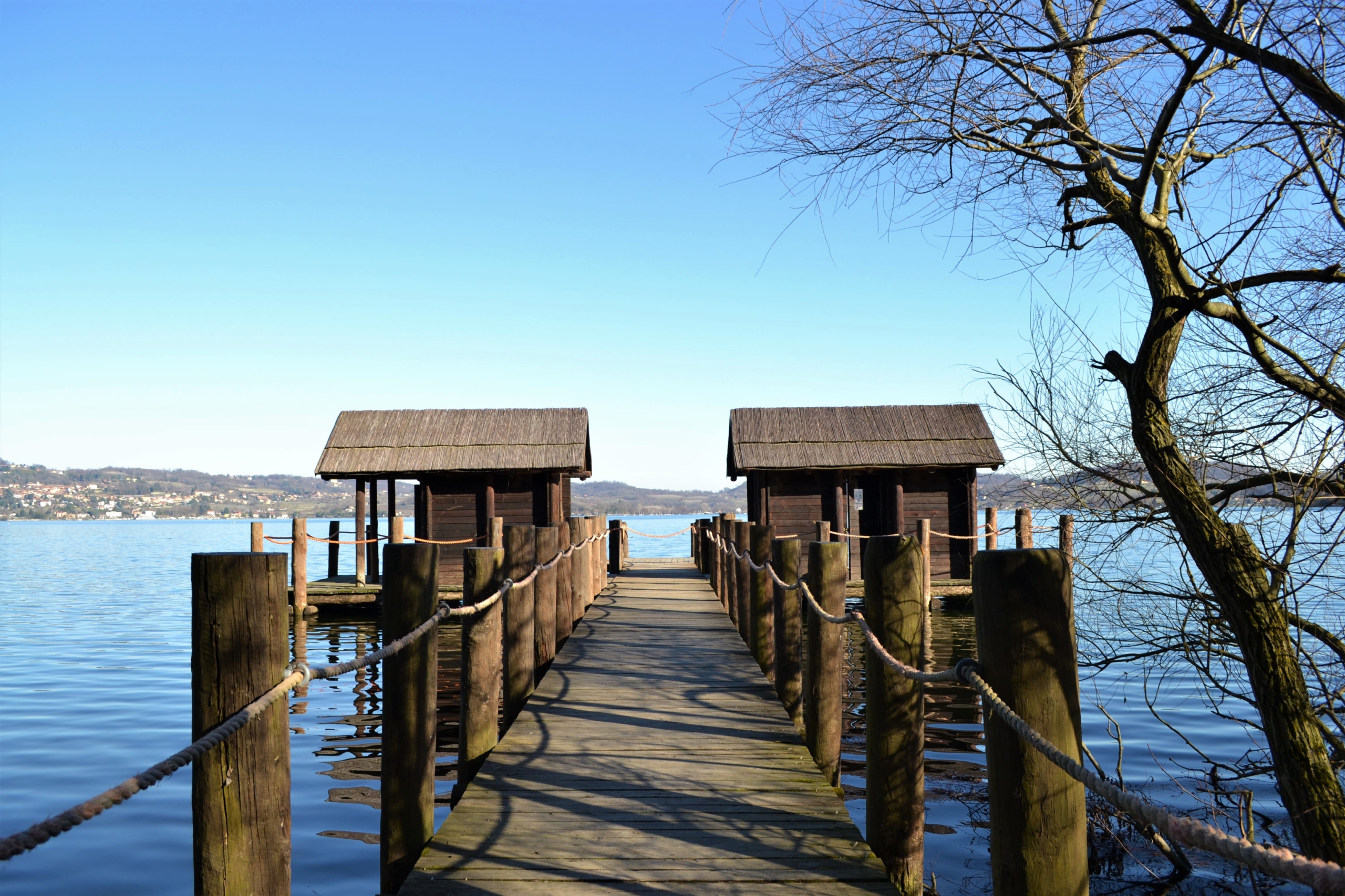 Le palafitte sul Lago di Viverone, una passeggiata rigenerante nella natura
