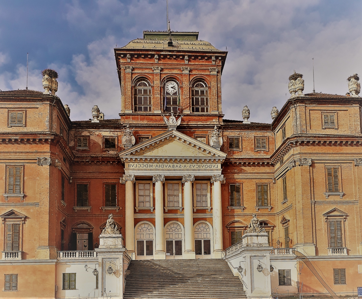 Il Castello di Racconigi tra le rime - Booking Piemonte